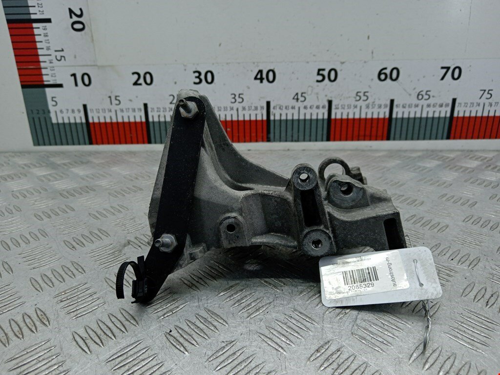 Кронштейн генератора Citroen C4 Picasso 1 6453NS арт. 2085329
