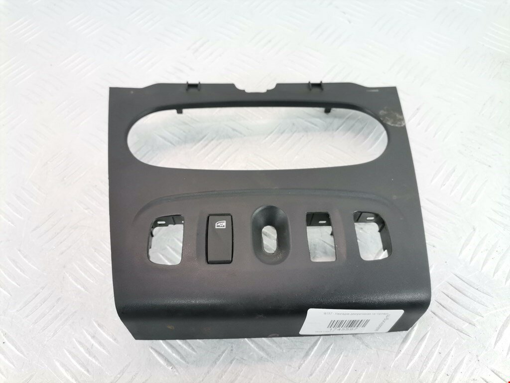 Накладка декоративная на торпедо Renault Logan 2 275003978R арт. 1745597