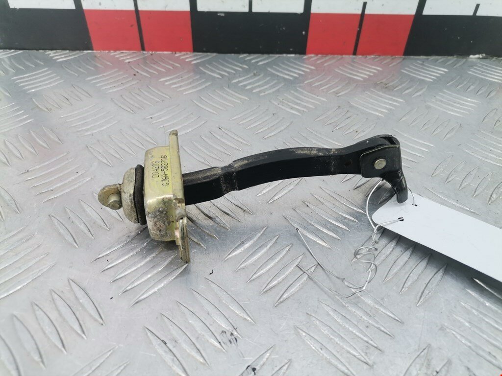 Ограничитель открывания двери Mazda 6 GG DD1058270A арт. 1834406