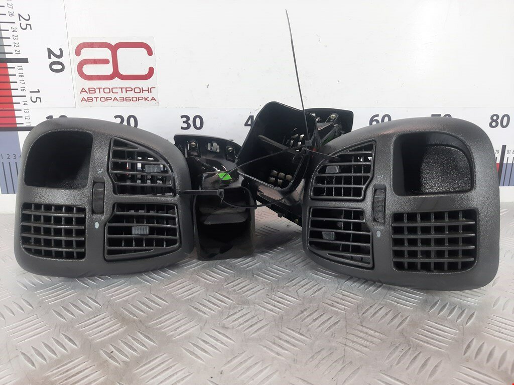 Дефлектор обдува салона Citroen Jumper (Relay) 2 8212QH арт. 1584062