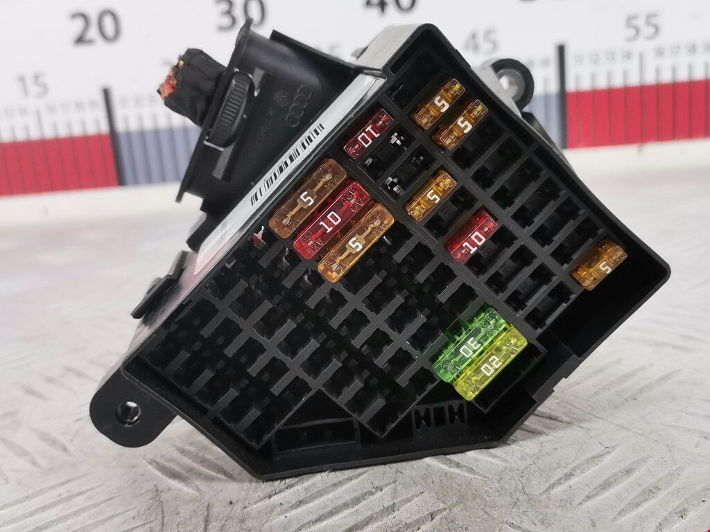 Блок предохранителей Volkswagen Passat 6 3C2941823 арт. 1655921