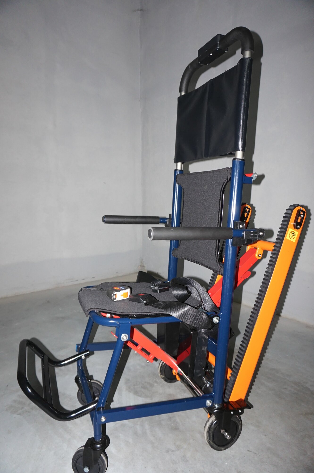 Гусеничный лестничный подъемник облегченный