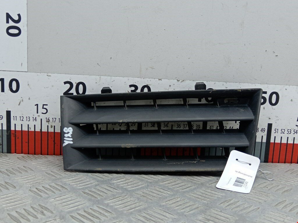 Решетка радиатора Renault Megane 2 D8200114157E арт. 2122043