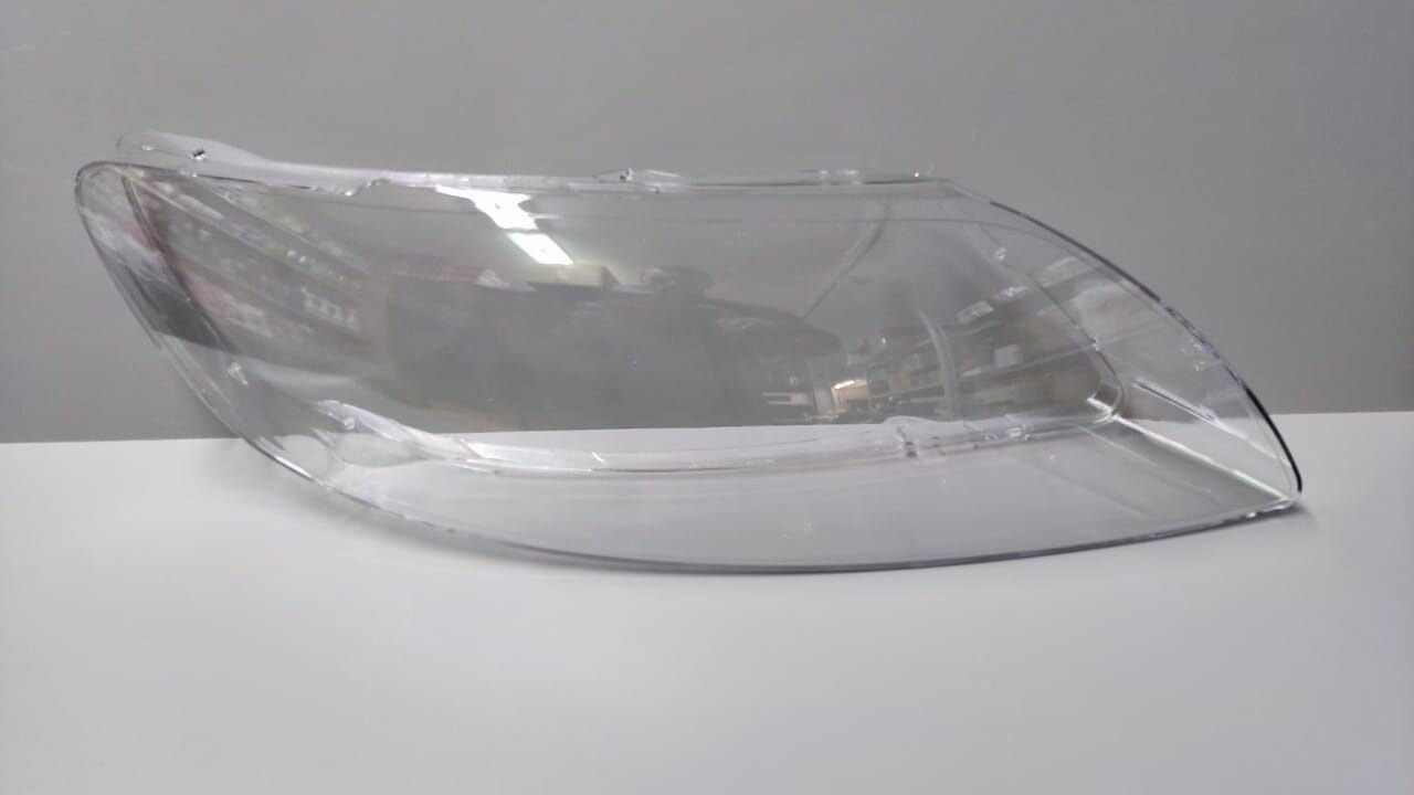 Стекло фары Audi Q7 2006-2015