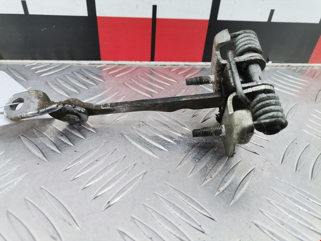 Ограничитель открывания двери Renault Logan 1 804305879R арт. 1644685
