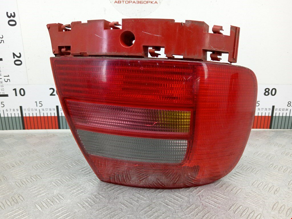 Фонарь задний левый Audi A4 B5 8D0945111D арт. 2156844