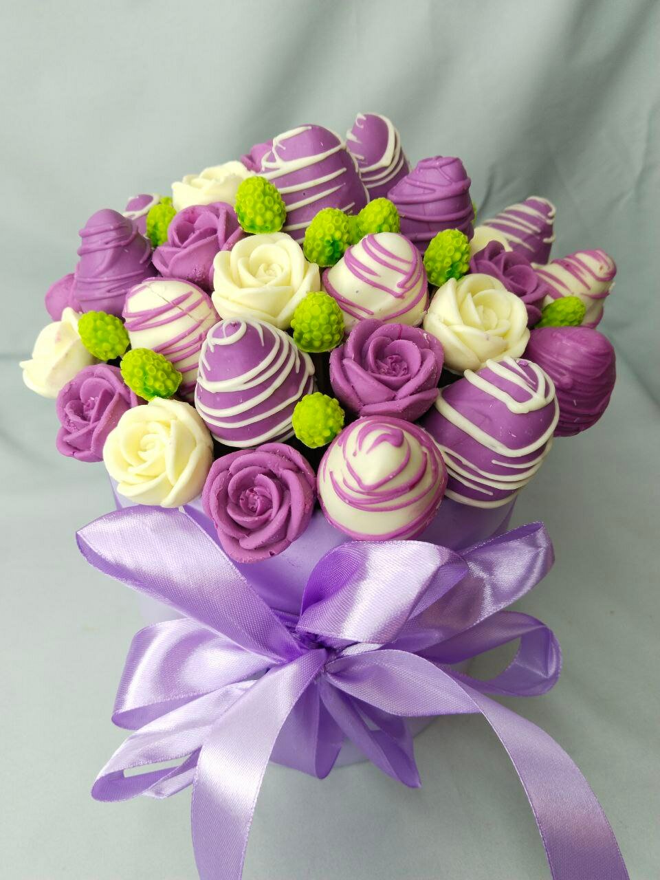 Клубника в шоколаде премиум авторская коллекция "Лавандовые сны" букет с шоколадными розами и ягодами. Хит-новинка