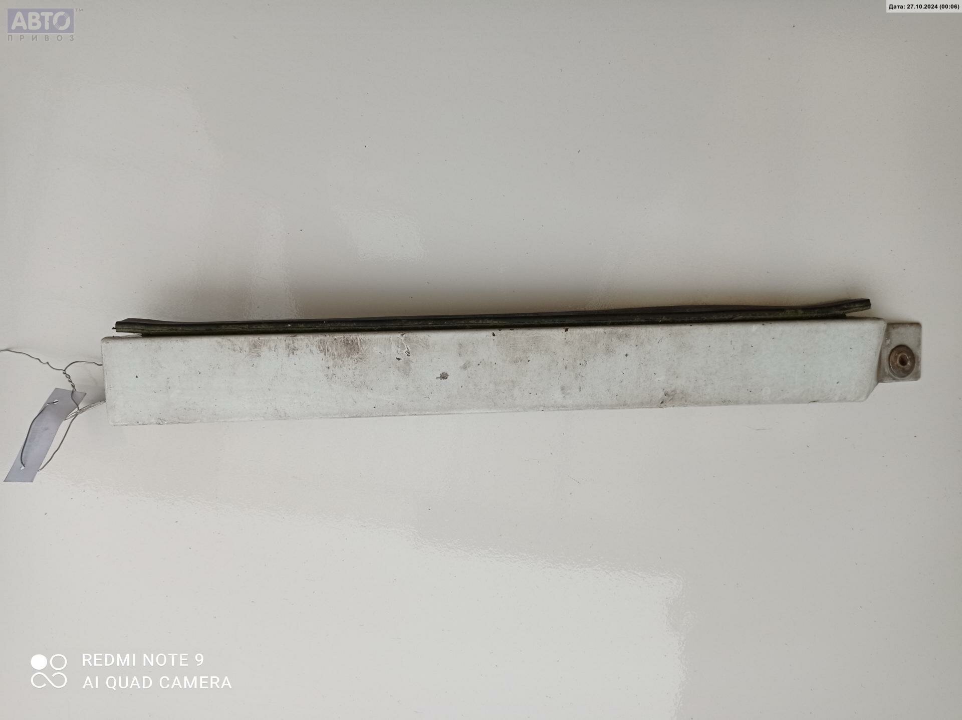 Ус под фару левый Mercedes W124 (1985-1995)