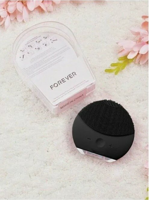 Силиконовая щетка-массажер для чистки лица FOREVER