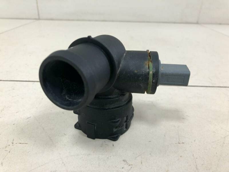 Фланец двигателя системы охлаждения Skoda Karoq 2017 кат.номер: 5Q0122291AK