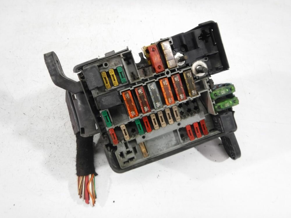 Блок предохранителей Peugeot 206 9638726980