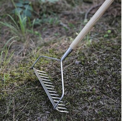 Грабли садовые стальные Berry&Bird с черенком "Дамские" для работы с землей и уборки участка