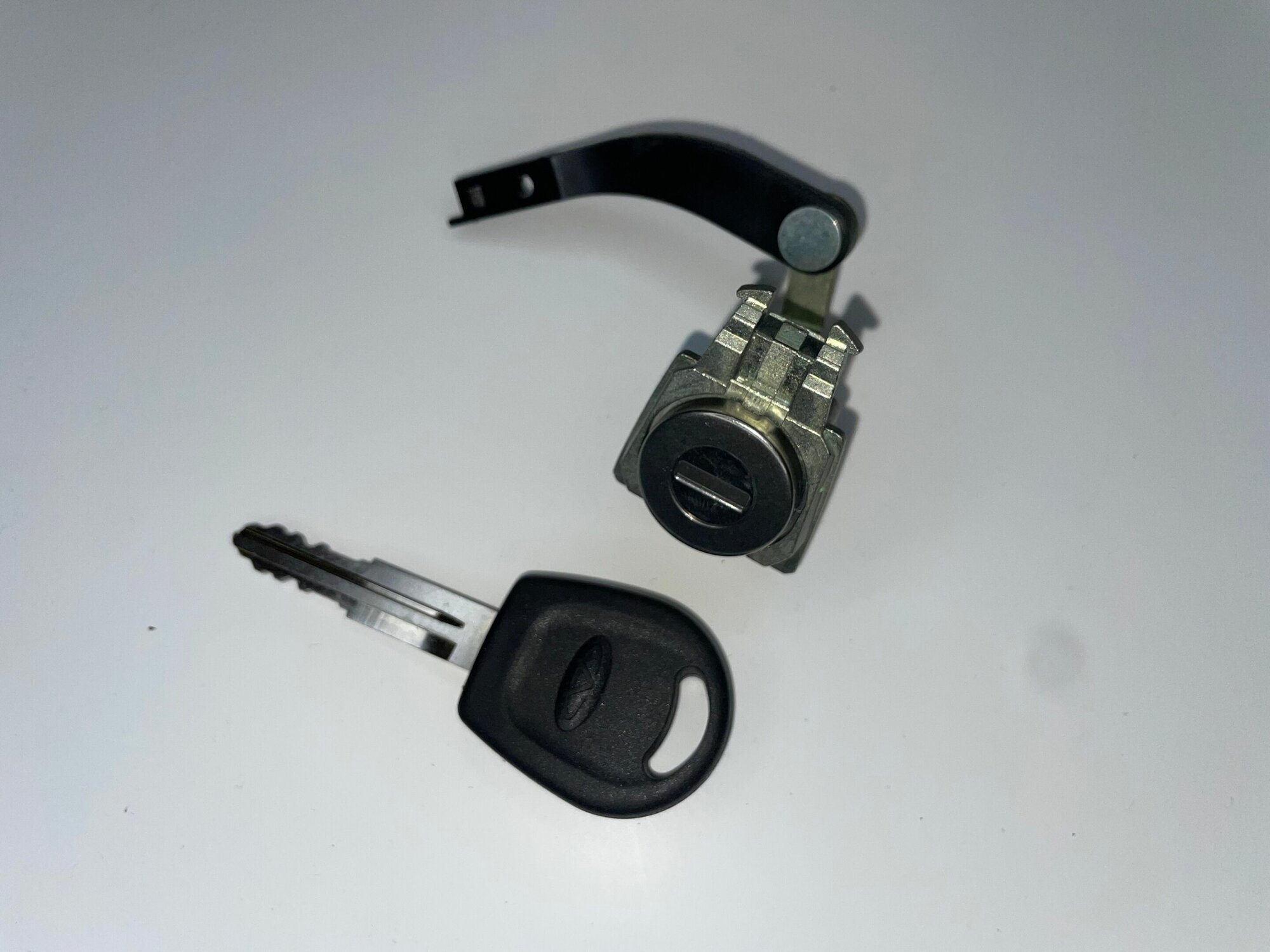 Личинка замка двери передней правой + ключ CHERY Vortex Estina [2.0 16V 5MT седан]