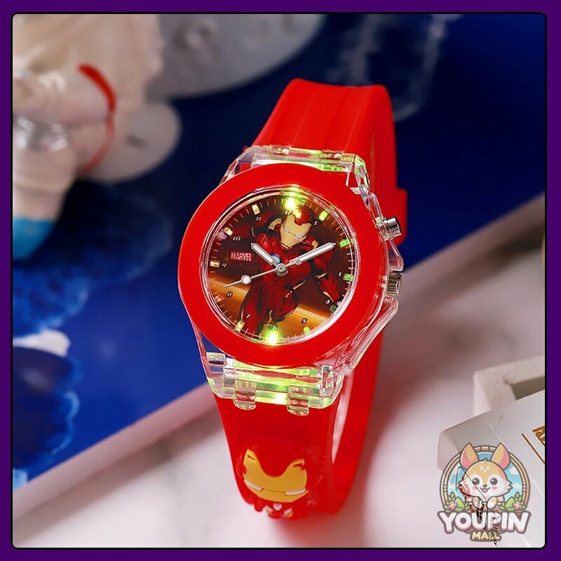Детские часы на кварцевом механизме с силиконовой ремешкой, на которых изображены мультфильмовые персонажи Марвел и которые светятся в темноте