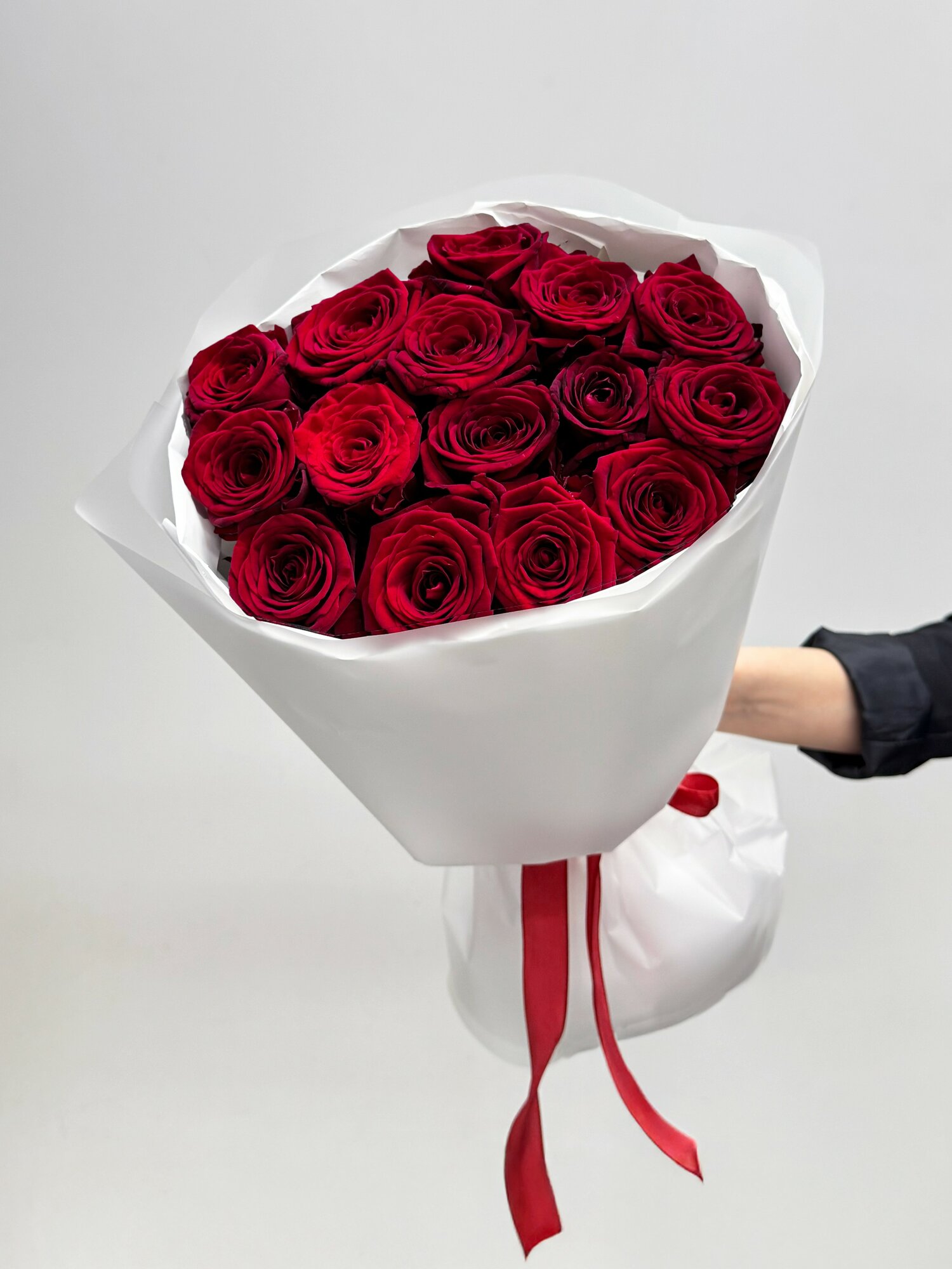 Букет живых цветов, красные розы 15 шт. 50 см. "Ред наоми" в упаковке, флау стор