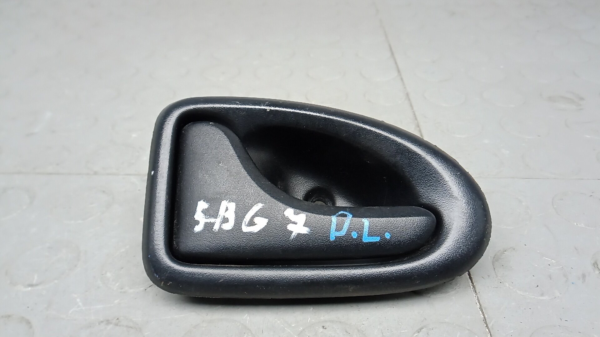 Ручка внутренняя передняя левая RENAULT MASTER 2