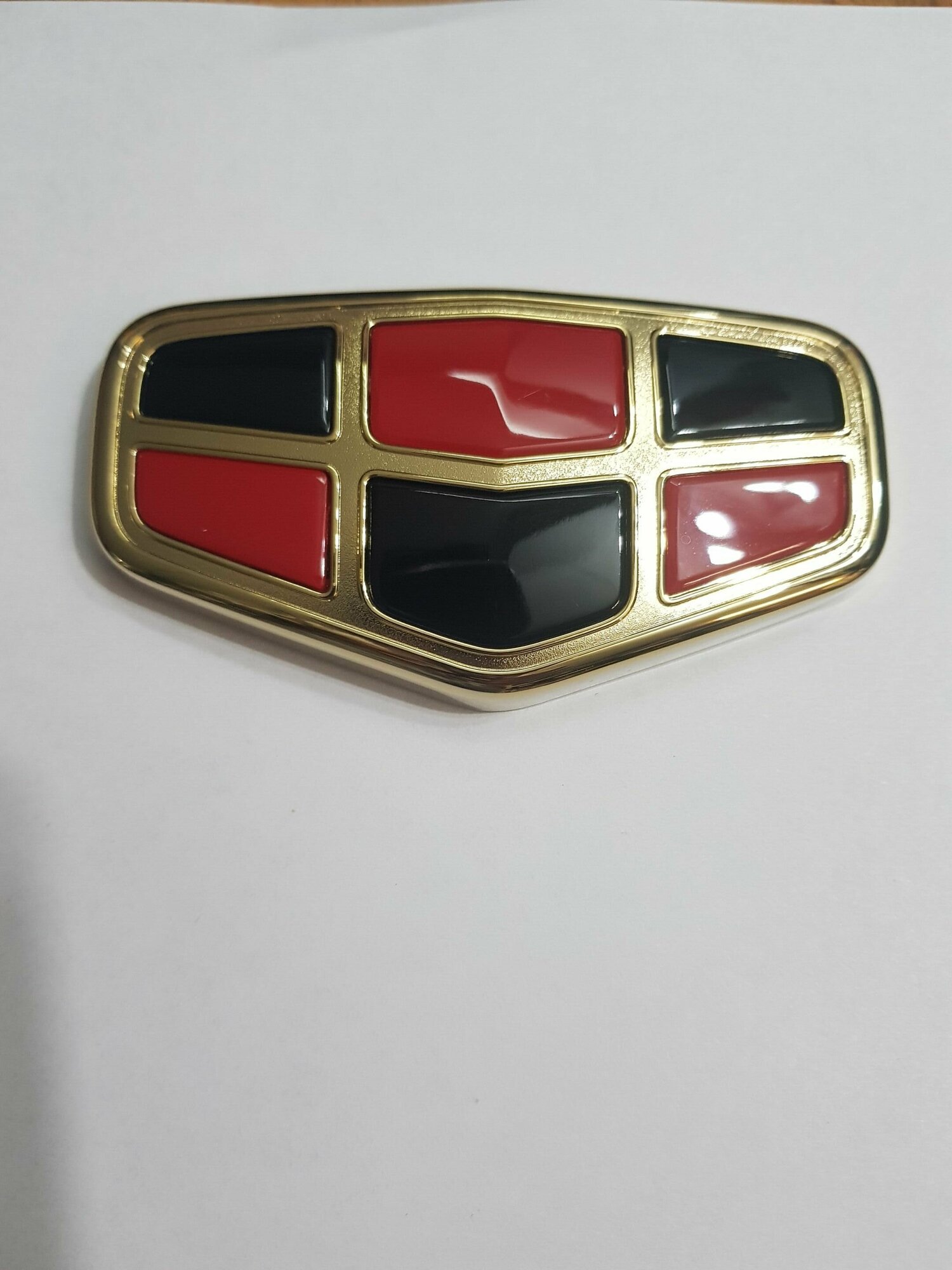 Эмблема задняя Geely Emgrand EC7 [1.8 16V CVT хетчбэк] 1068020190