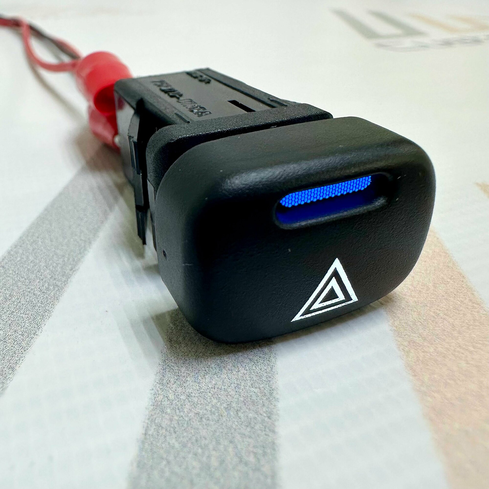 Пересвеченная кнопка евроаварийки Синий - Белый ВАЗ 2113, 2114, 2115