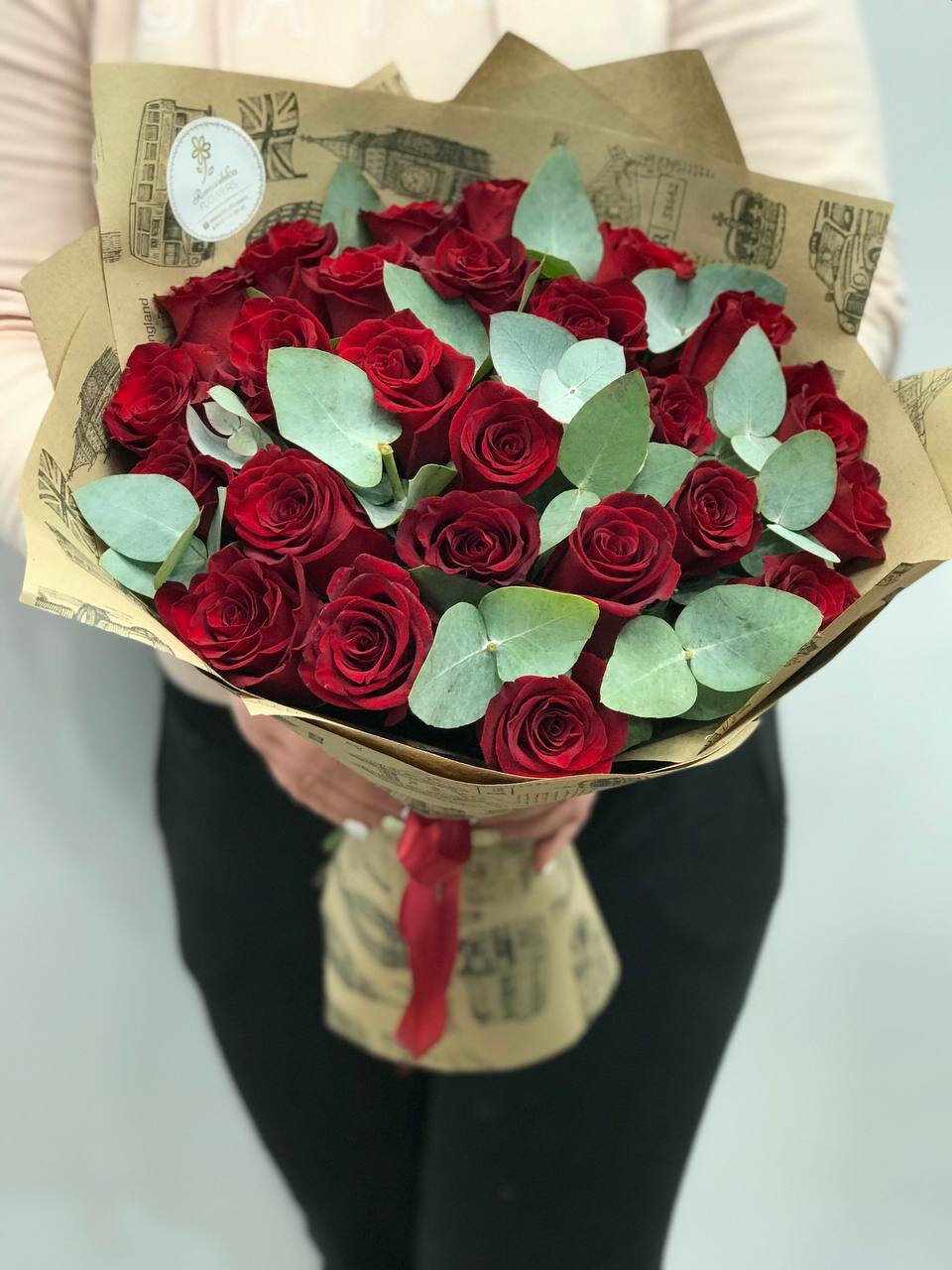 Монобукет Romashka «Марсела», красные розы, 11 штук, высота 50 см