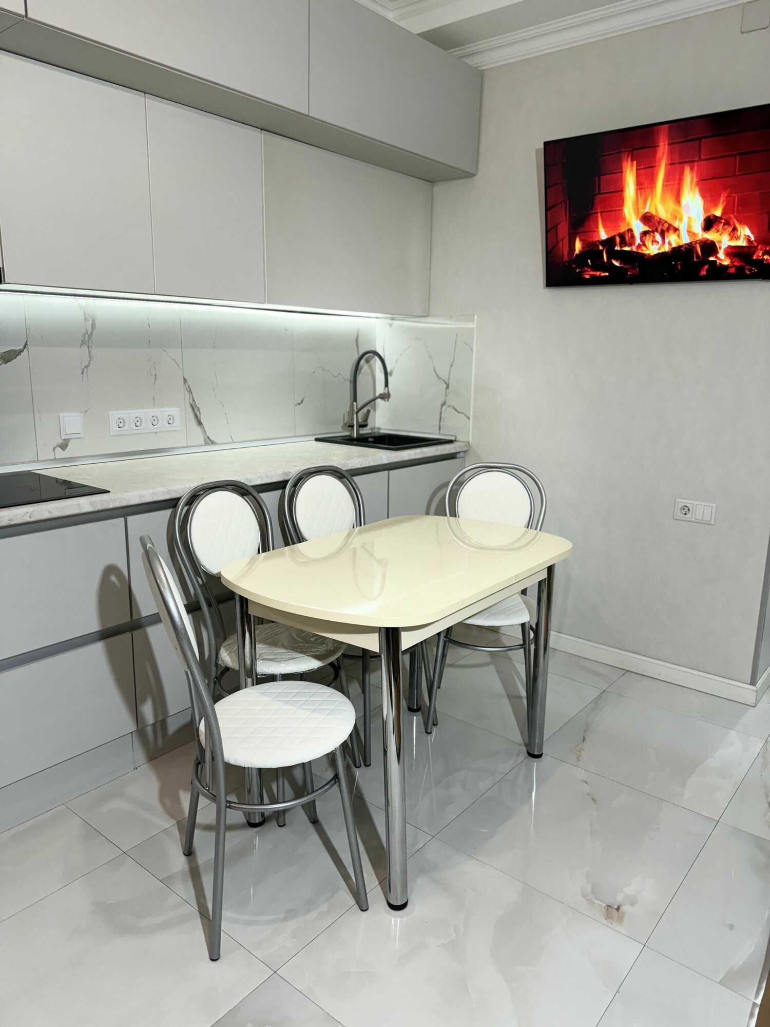 Кухонный стол и стулья Обеденная группа