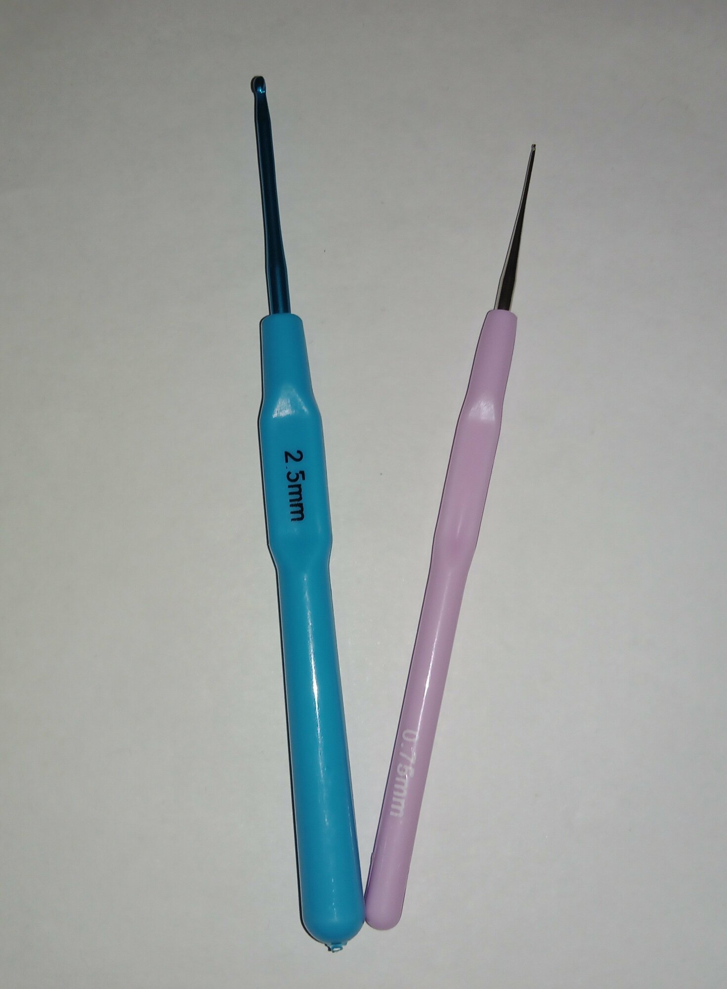 Набор крючков для вязания 2 шт, 2,5 мм и 0,75 мм