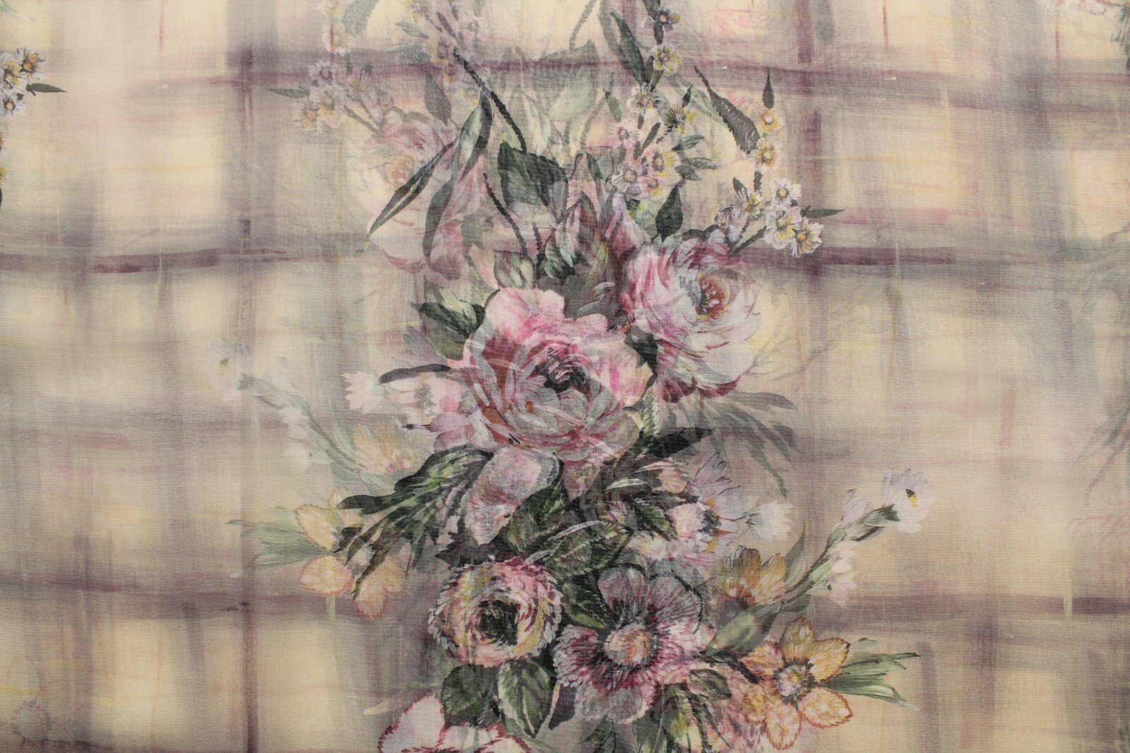 Ткань Шёлковый шифон в розово-лиловых тонах с букетами, ш137см, 0,5 м