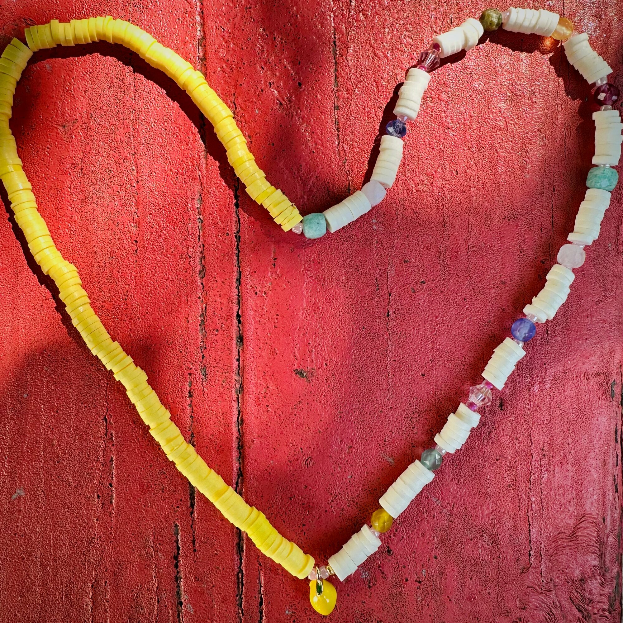 Колье, эмаль, каучук, флюорит