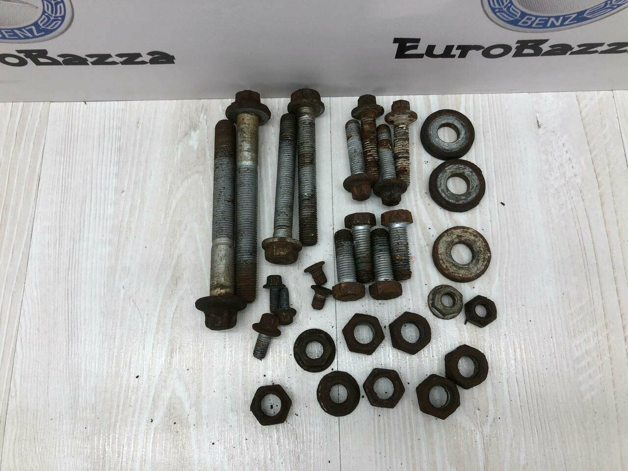 Болт подвески переднего моста Mercedes W211 A2115464843