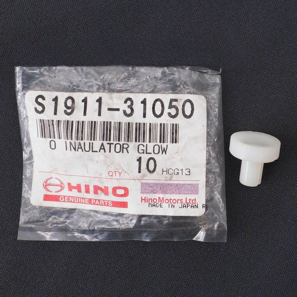 Изолятор свечи накала HINO, оригинал