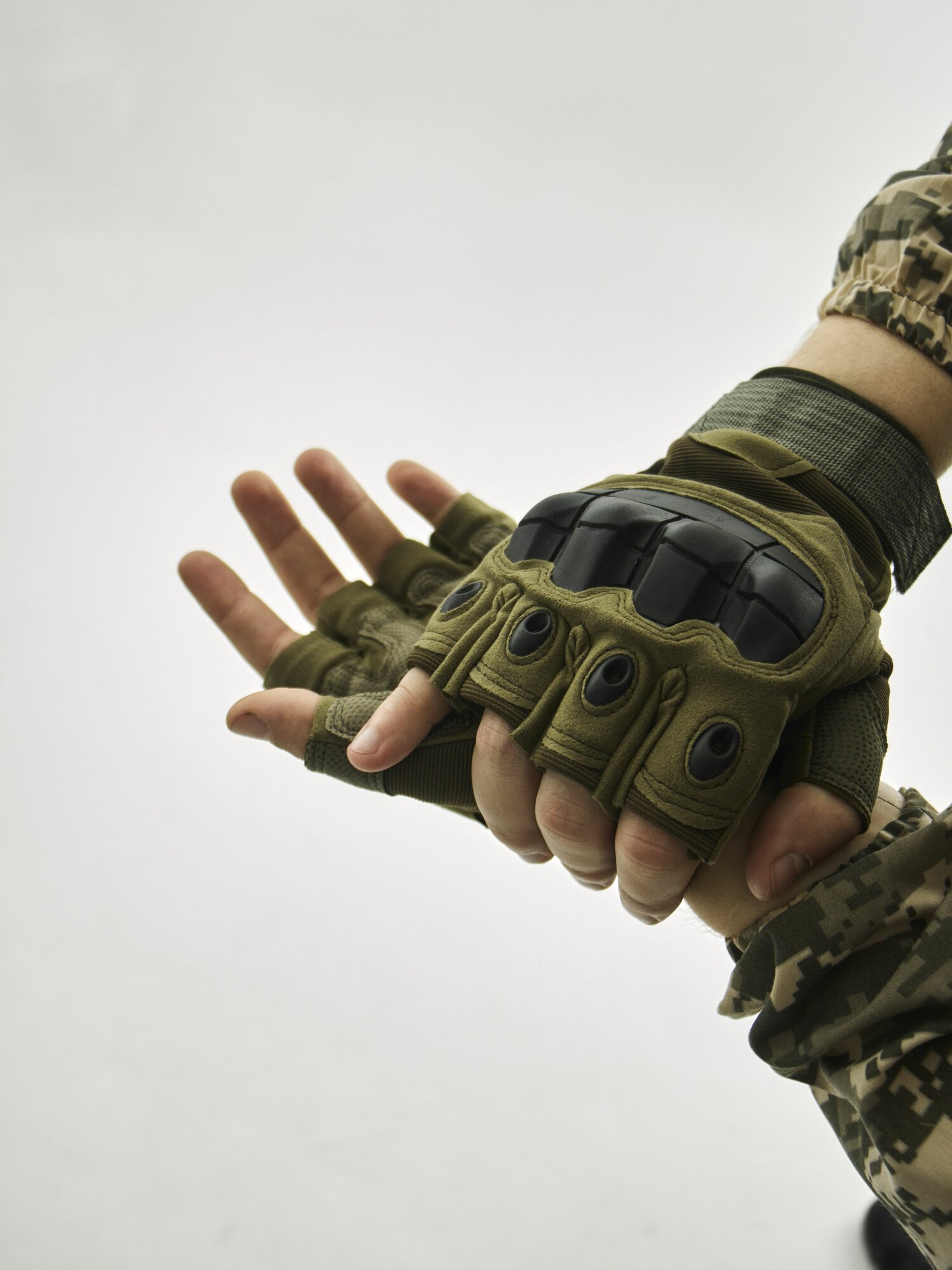 Перчатки тактические, универсальные, с открытыми пальцами