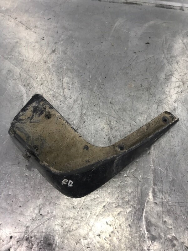 Брызговик задний правый Nissan Tiida C11 HR16