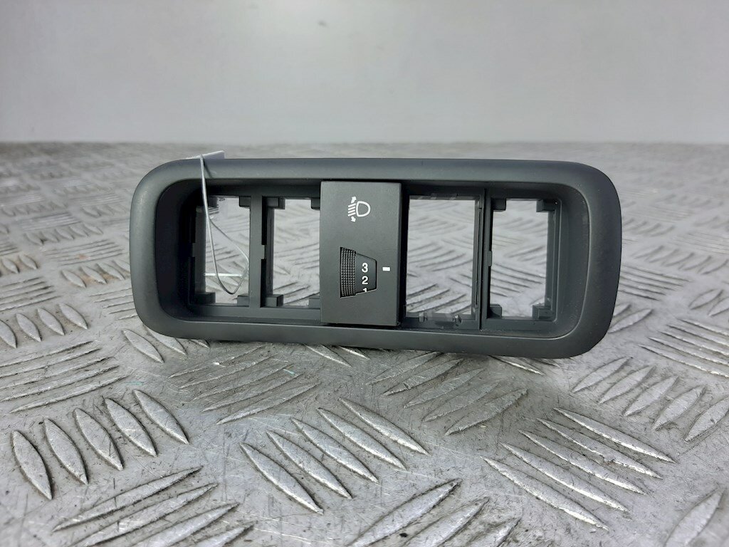 Кнопка корректора фар Kia Magentis 2 933702G900 арт. 602890