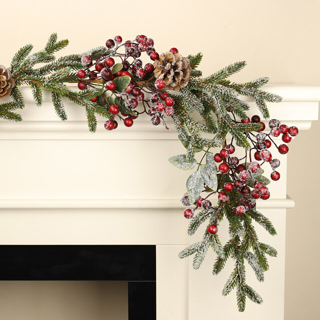 Хвойная гирлянда Ягодная Хвоя заснеженная 180*15 см, литая 100%, Kaemingk, 685143