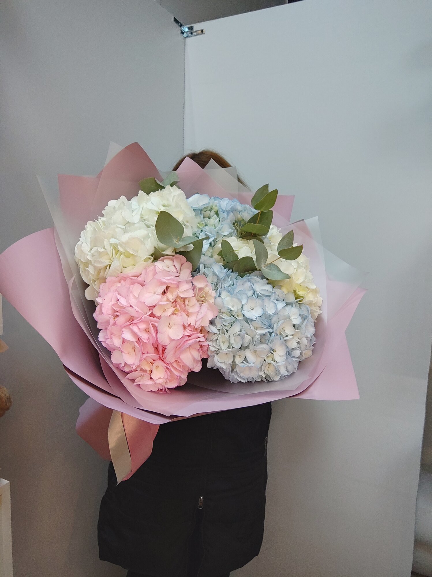 Монобукет "Гортензия с эвкалиптом", круглый, 5 шт, для всех случаев