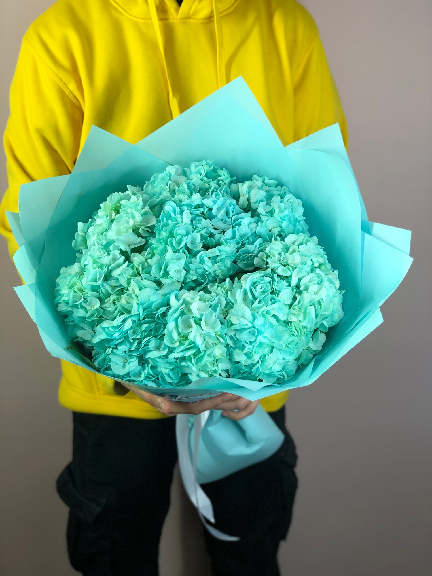 Нежный букет из голубых гортензий