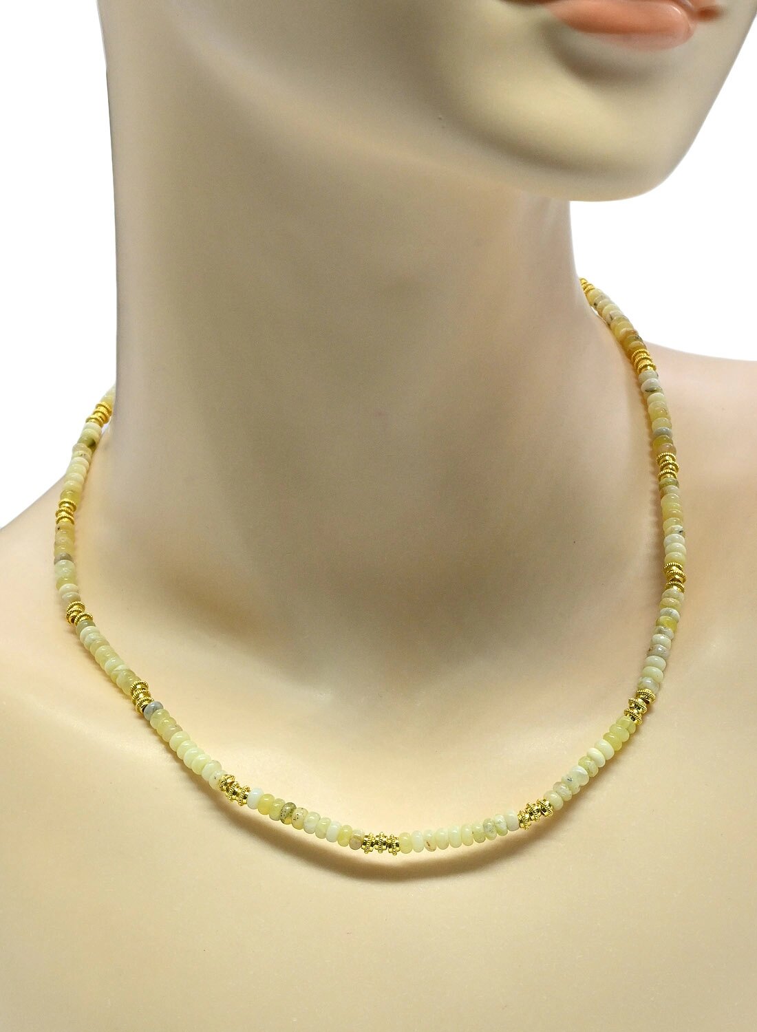 Чокер, опал