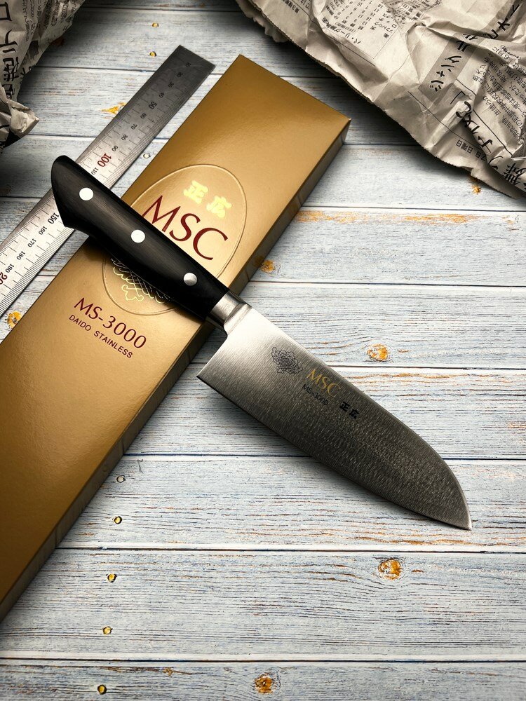 Нож кухонный Сантоку 165мм, нерж. сталь MBS-26, рук. Pakkawood MASAHIRO MSC-3000