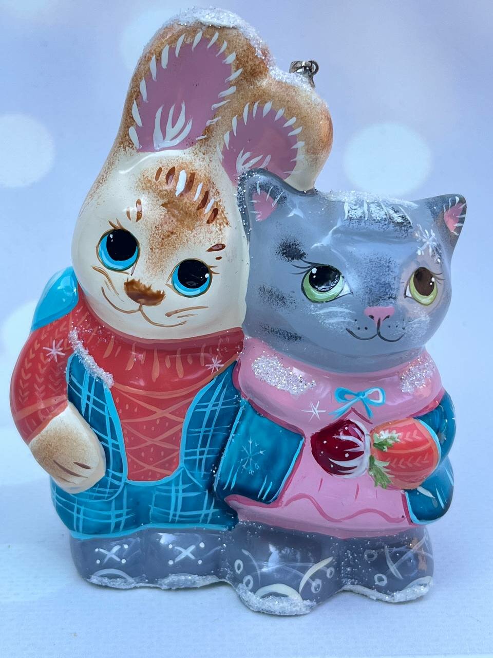 Фигурка интерьерная елочная игрушка статуэтка из фарфора Кролик и кошка форма Гжель