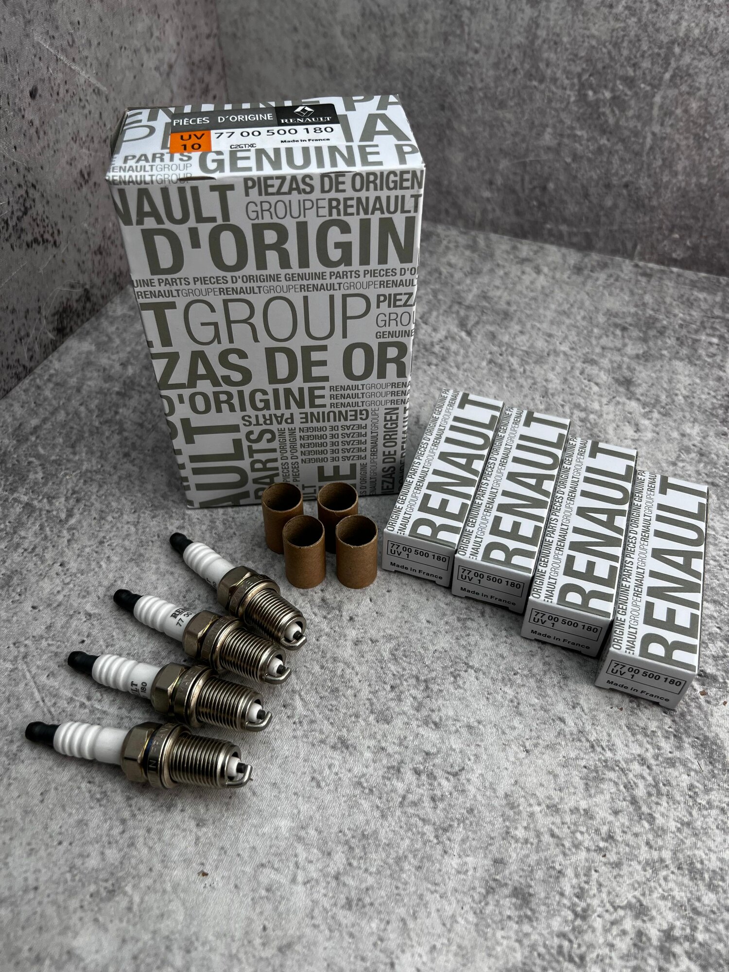 Свеча зажигания комплект, 4 шт. RENAULT 7700500180 (новый тип, вместо 7700500155) . Renault Captur Clio Duster Kangoo Fluence Megane Laguna Logan Safrane Scenic Symbol Twingo. 1 электрод
