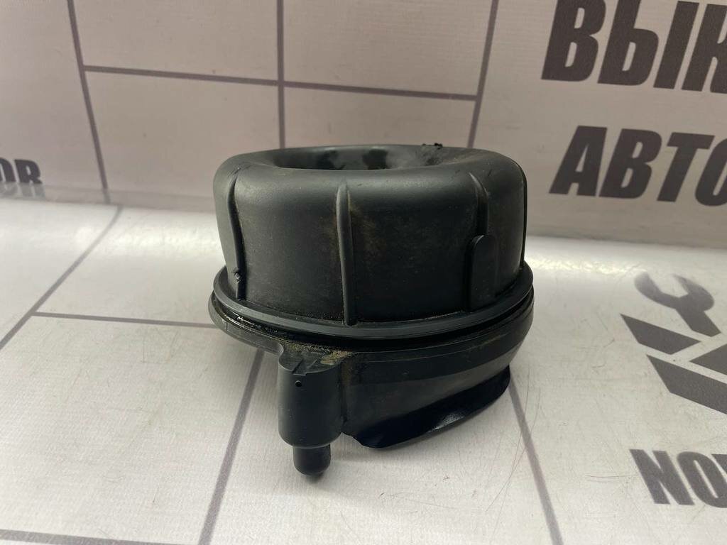 Горловина топливного бака Audi 80 90 B3 86-91