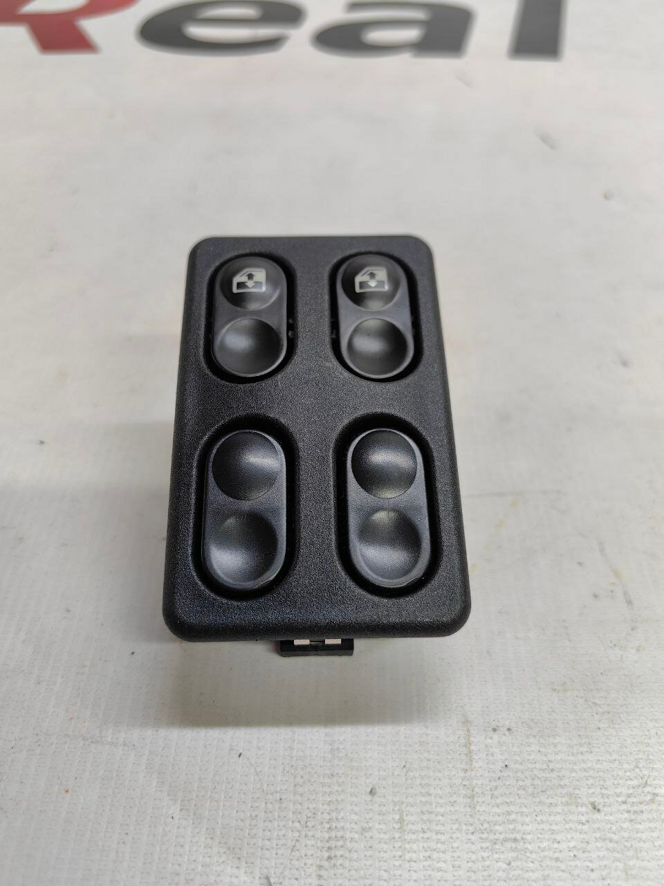 Блок управления стеклоподъемниками, 2 кнопки, переключатели для автомобилей 2110, 2111, 2112. арт. 18.3763