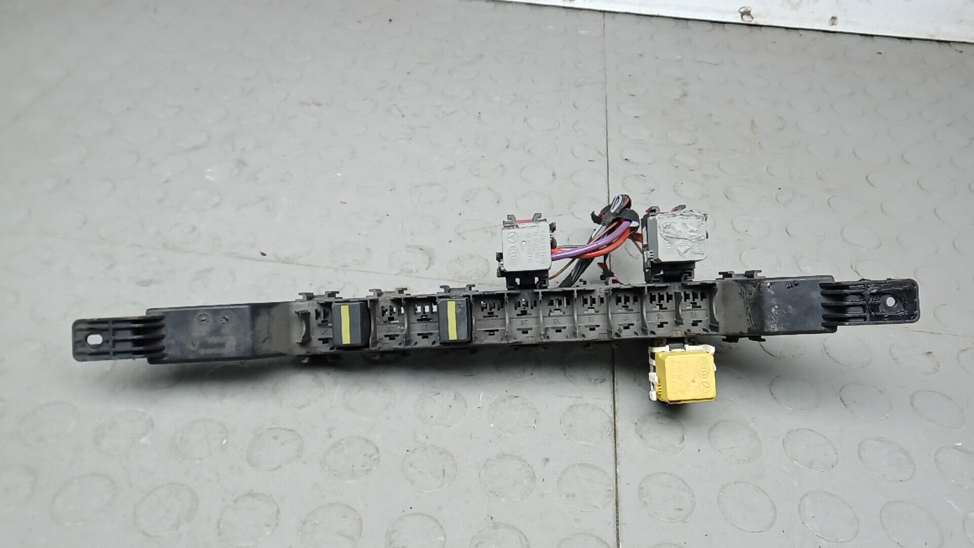 Блок предохранителей VOLKSWAGEN CRAFTER 1, Номер a9065460643