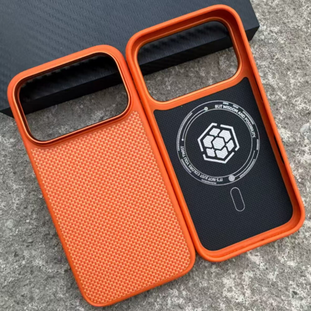Карбоновый чехол Carbon Shield для iPhone 17 Pro Max с Magsafe Buttons Orange
