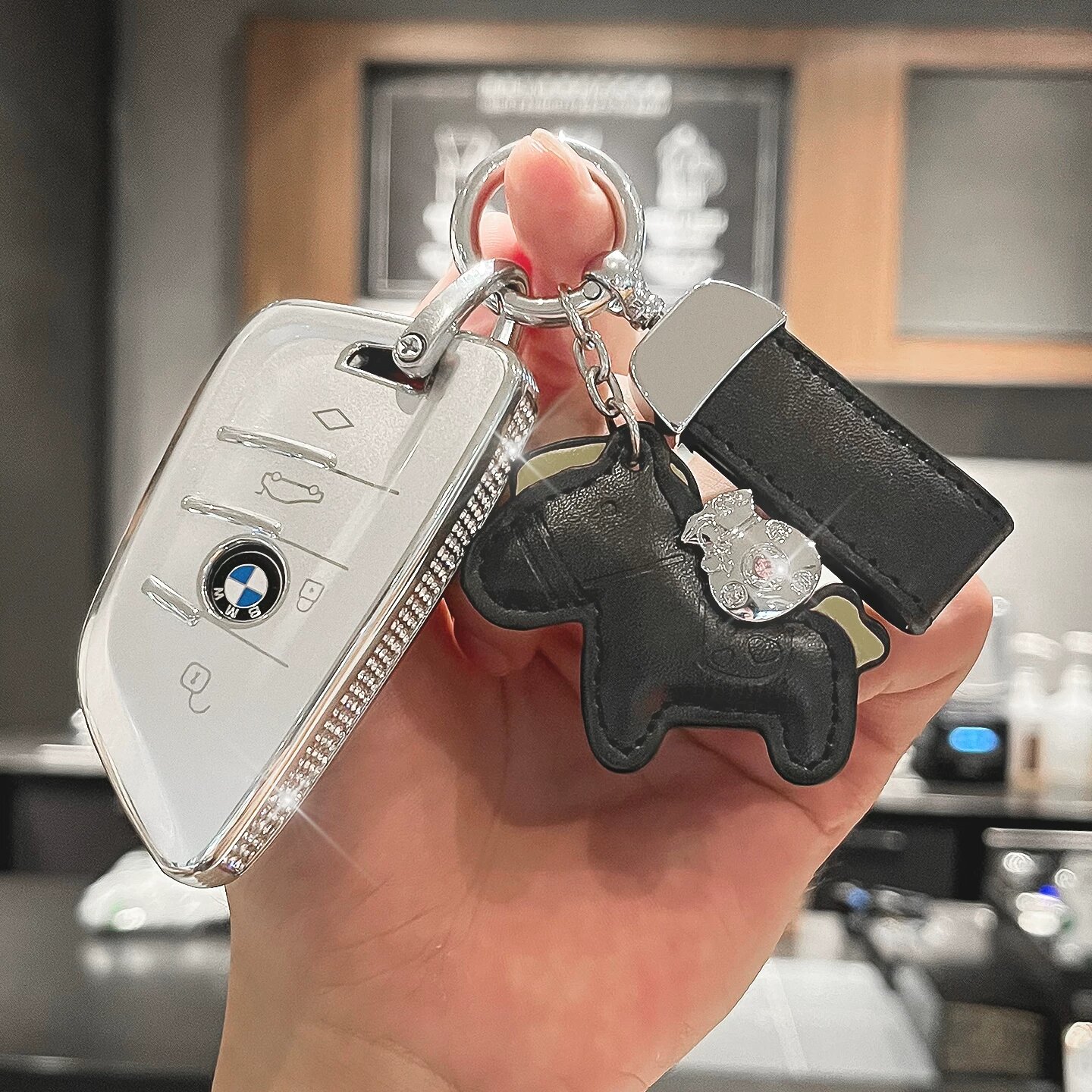 Ключевой чехол BMW в метеорном сером с черным символом удачи для 25 моделей BMW, включая 3-ю и 5-ю серии