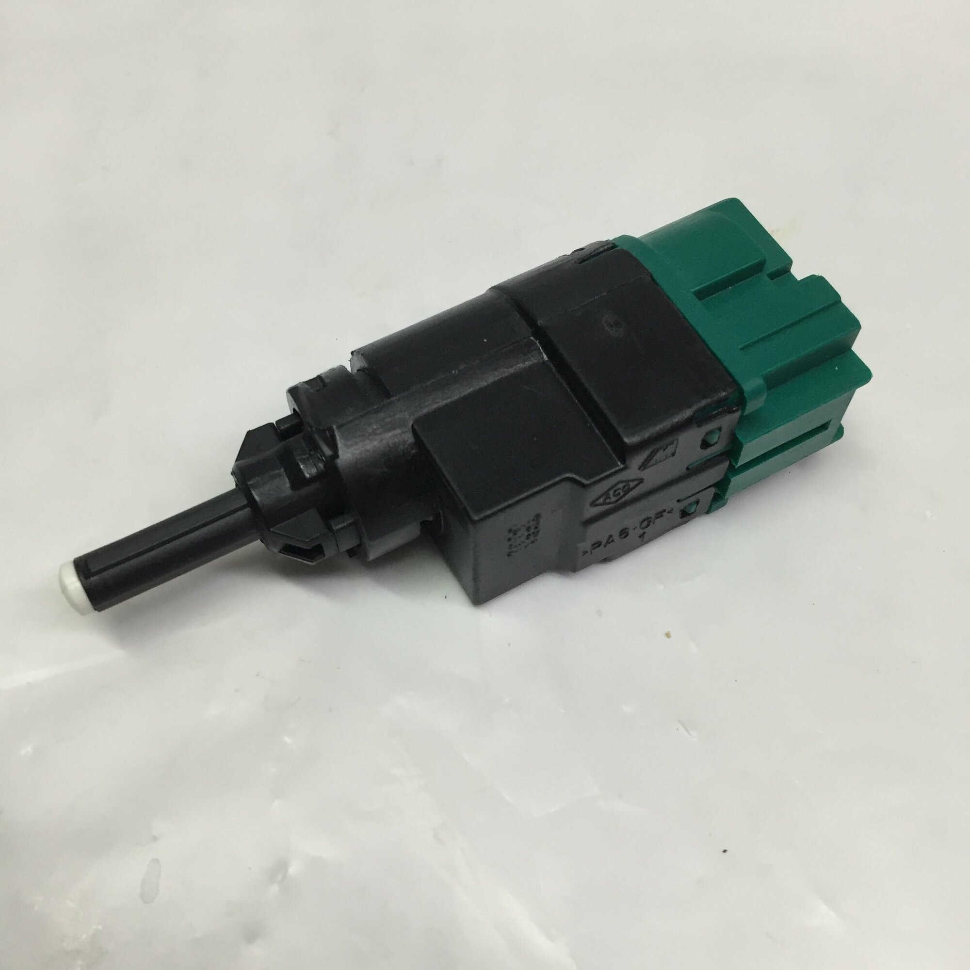 Выключатель сигнала торможения RENAULT 253203383R X-Trail, Almera Logan largus Xray