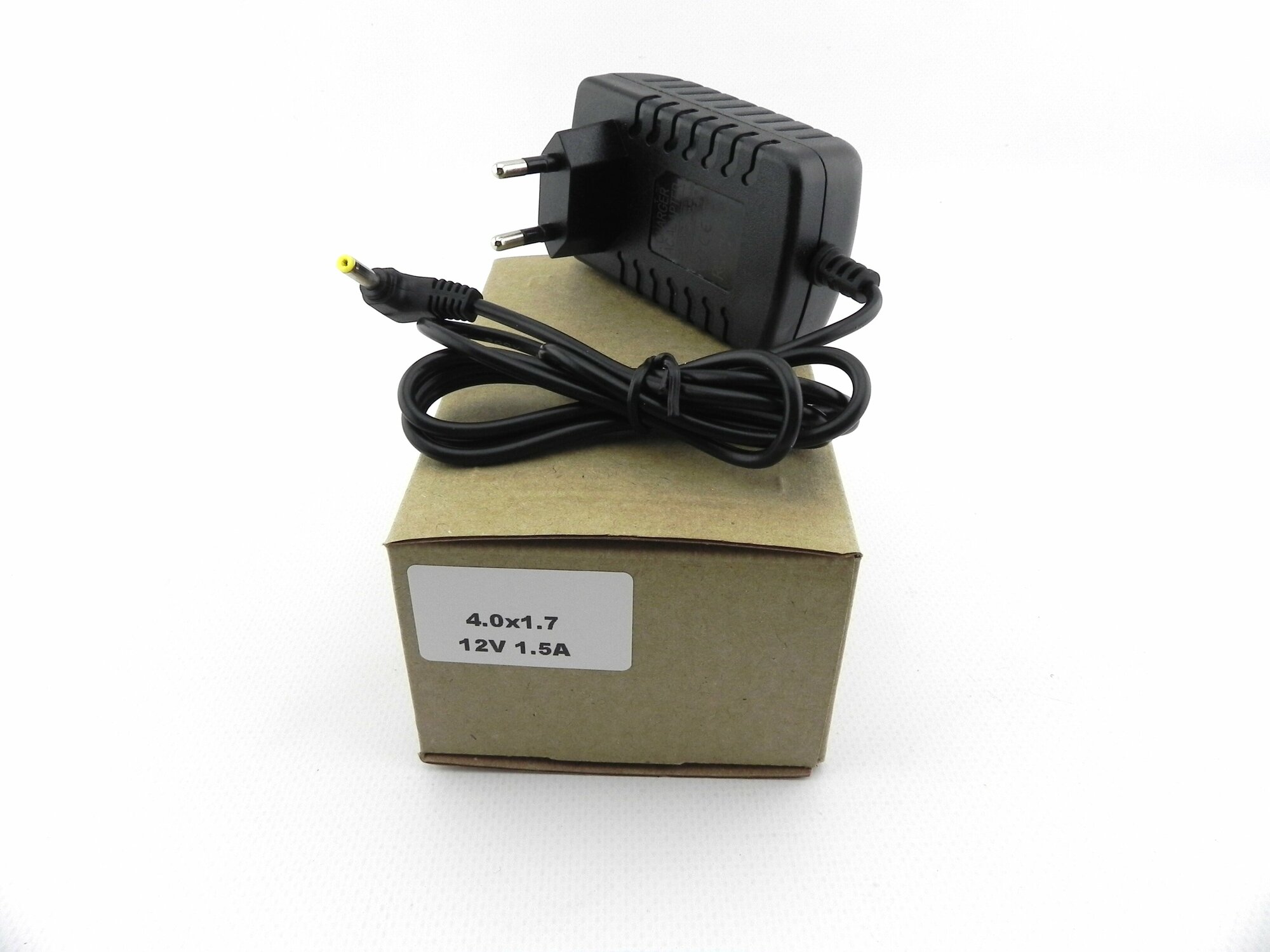 Универсальный блок питания 12V 1.5A 18W 4.0*1.7 угловой штекер как CYXT18-120150E3