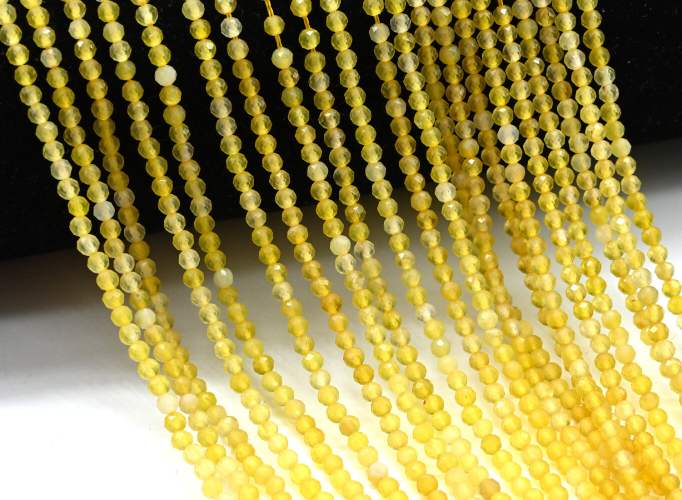 Бусины из агата тонированного шарик гр.3мм цв. желтый, 38см, 144 бусины .