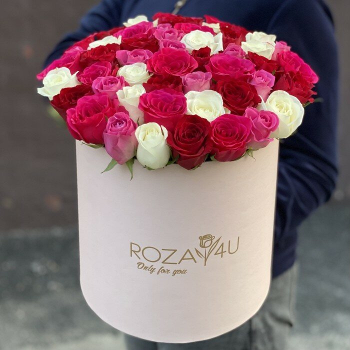 51 роза бело-розовый микс коробке