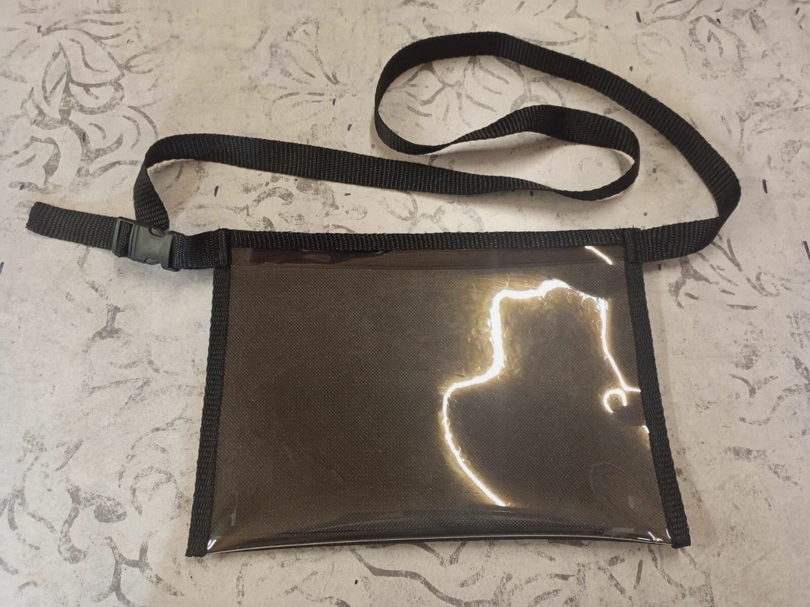 Держатель планшета между сиденьями