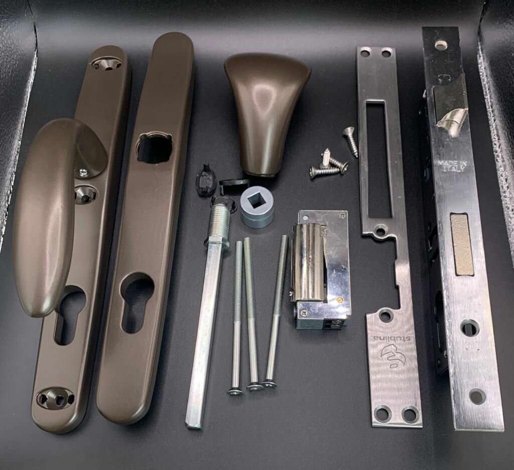 Комплект для калитки (ручка ухват, коричневая, ral 8019 (rr32) + замок + электромагнитная защелка)